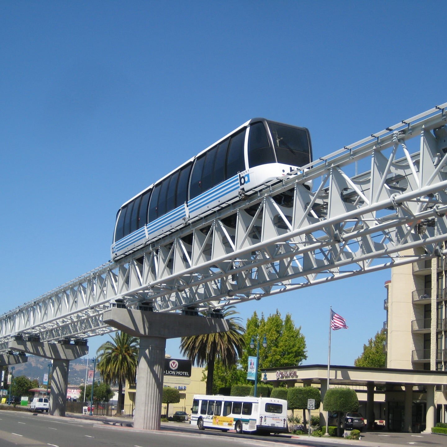 Automated People Mover - Doppelmayr Group