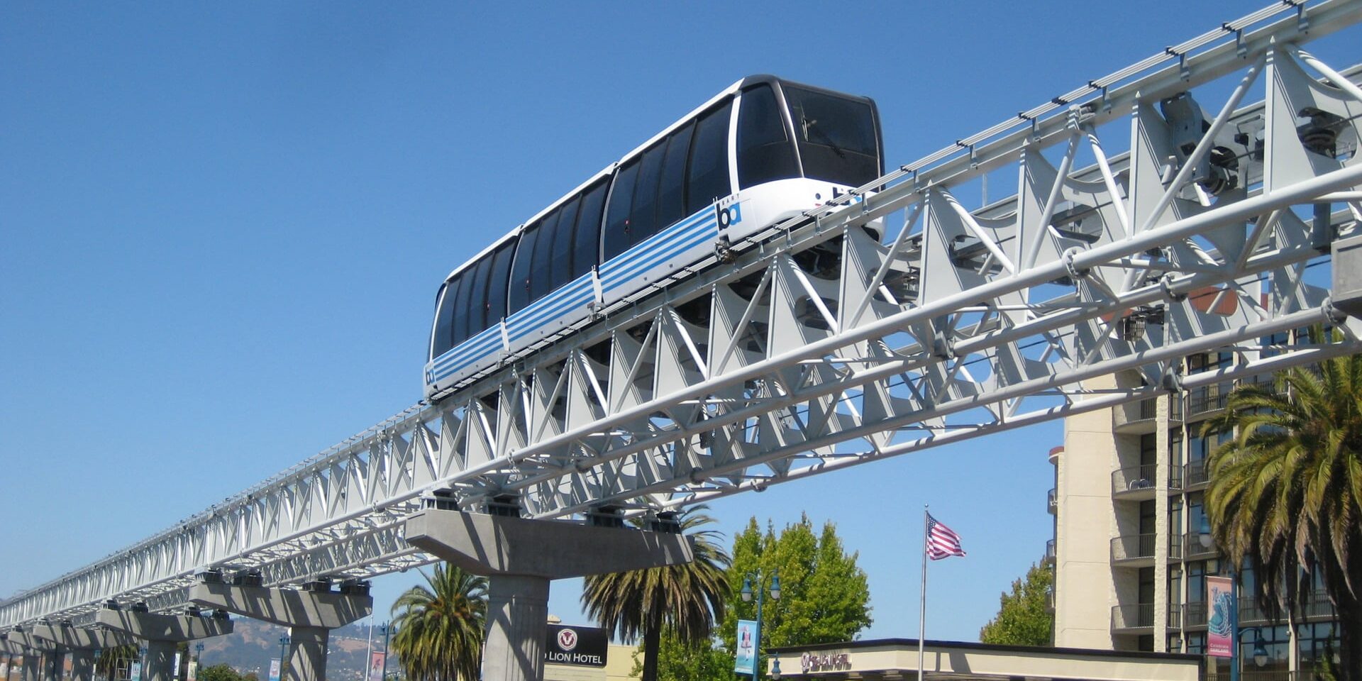Reference project Oakland Airport Connector - Doppelmayr Group