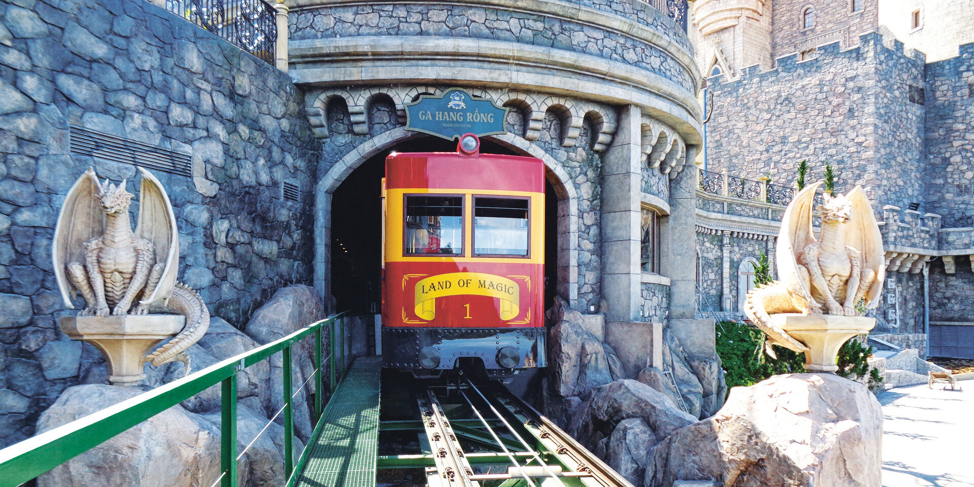 105-FUL Ba Na Castle Funicular - Doppelmayr Group